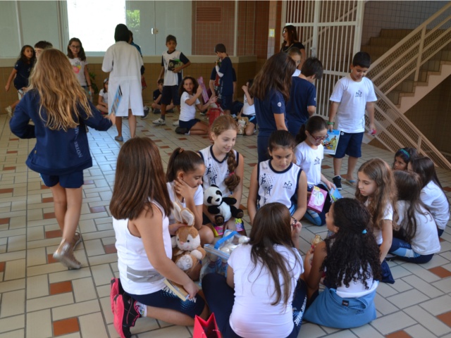Em aula prática de História, estudantes vivenciam o escambo | Colégio ...